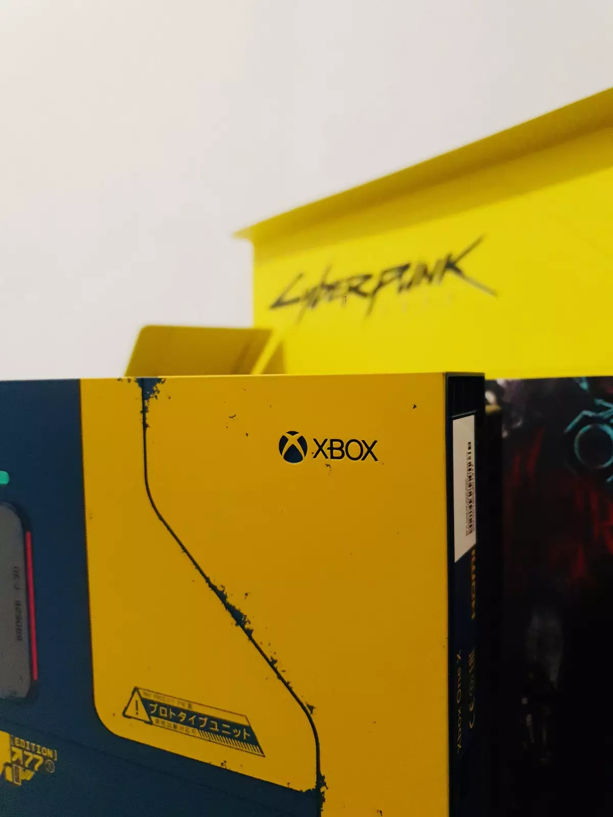 Cyberpunk sudah ada di sini - kami pertimbangkan dari semua sisi Xbox One X dalam gaya Cyberpunk 2077 11674_9