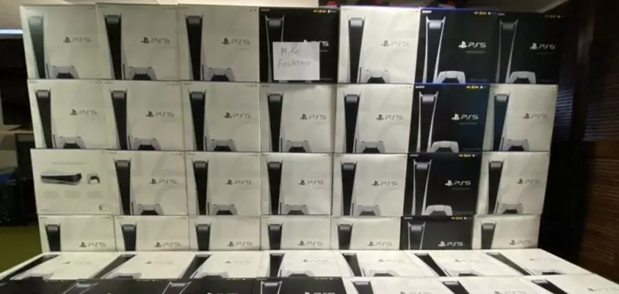 PS5 повернулася в магазини, і боти викупили понад 2000 консолей. Продавець пообіцяв перевірку замовлень 14055_1