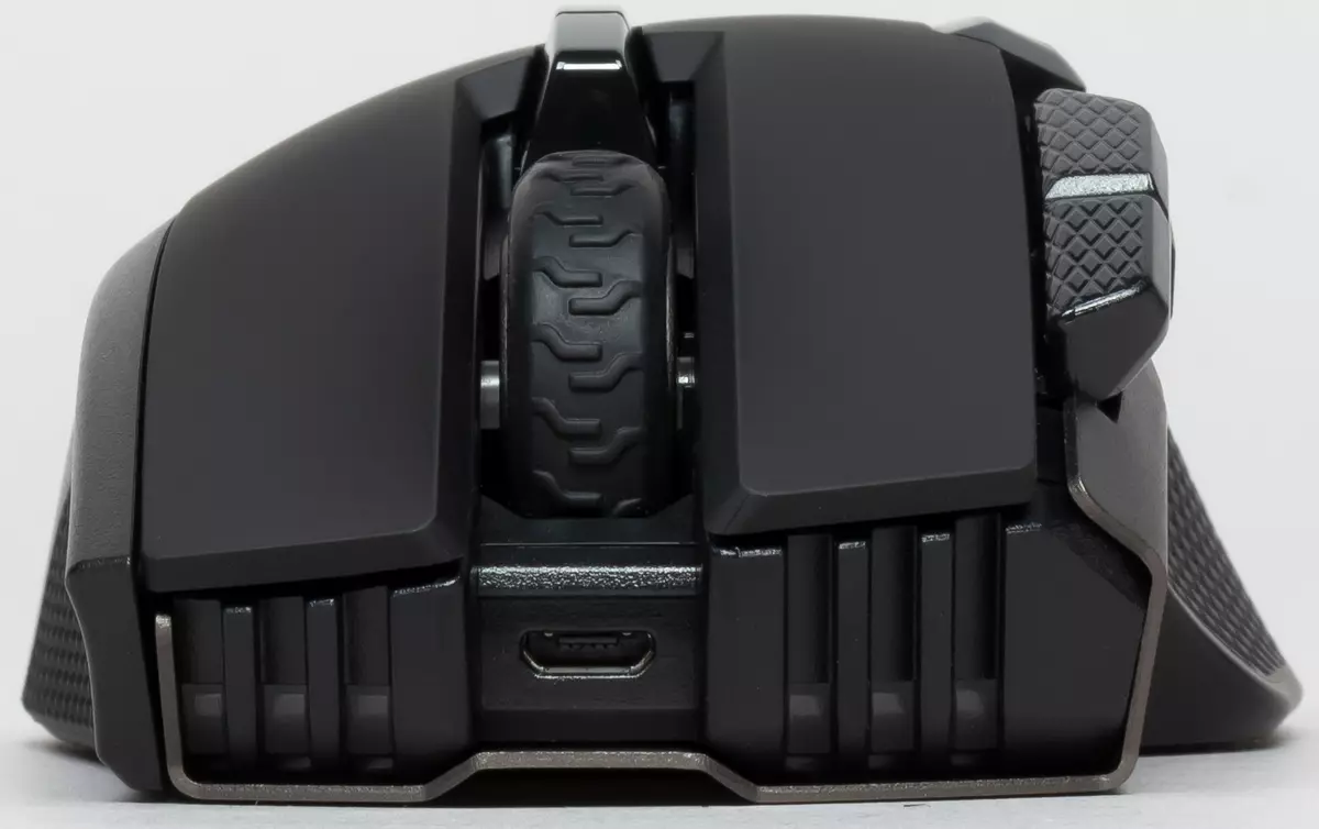 Corsair IronClaw RGB Wireless - more buttons, fewer wires 150_6