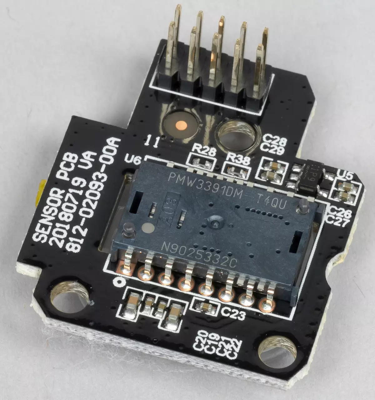 कोर्सर M65 RGB एलिट: सेन्सर 1 18 000 CPI र स्निपर बटनको लागि सेन्सर 156_8