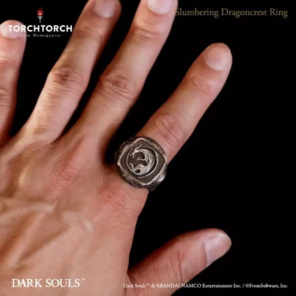 Prezentovaný stříbrný prsten s spícím drakem z tmavých duší za 155 eur 20253_4