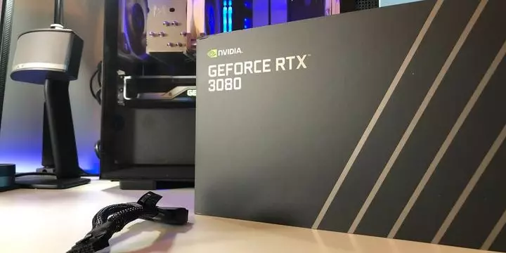 לקראת סקירות הראשונות של RTX 3000. מהדורות מתפארות תמונות