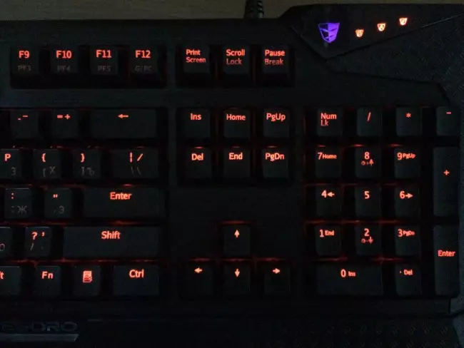 Tesoro Durandal Ultimate: Mechanical Keyboard nga adunay daghang mga key sa Cherry MX Blue 22890_17