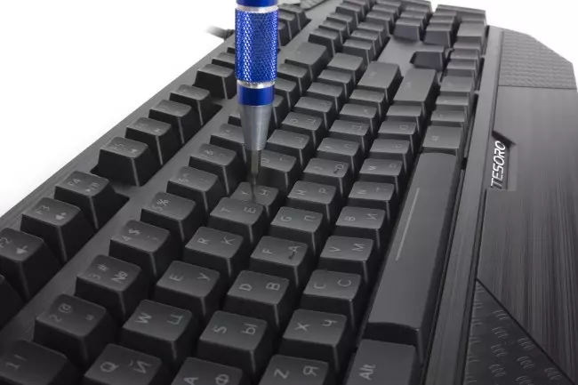 Tesoro Durandal Ultimate: Mechanical Keyboard nga adunay daghang mga key sa Cherry MX Blue 22890_5