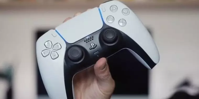 PS5 Controller Dualsense mumidziyo isina kusaswa. Vanogadzira vekunze vanogadzira iyo yakavandudzwa vhezheni