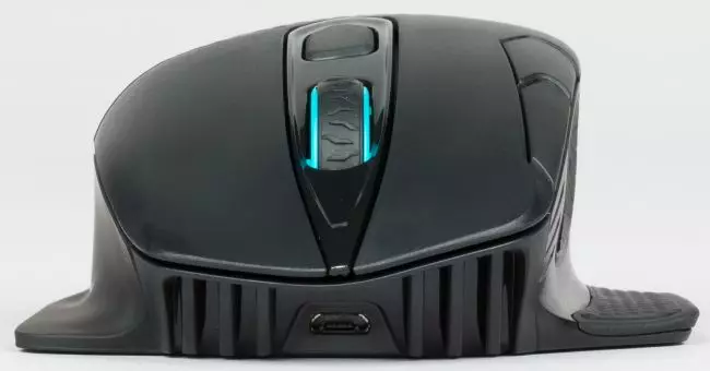 Утасгүй цэнэглэгч Corsair Darking Run Corsair Dard Core REDER RECED EXTION EDICAD, MM1000 RUG-ийг цэнэглэж байна 3517_9