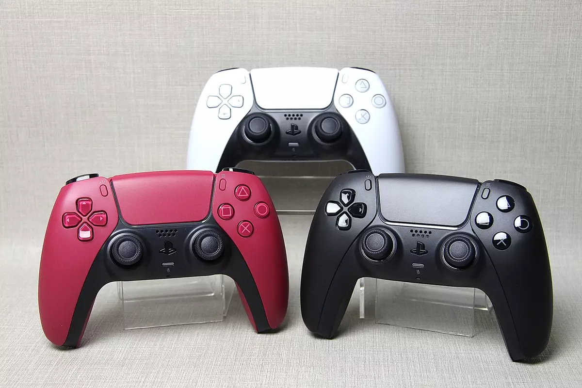 DualSense սեւ եւ կարմիր գույնով լուսանկարներում: Ինչպիսին են նոր PS5 վերահսկիչները 353_14