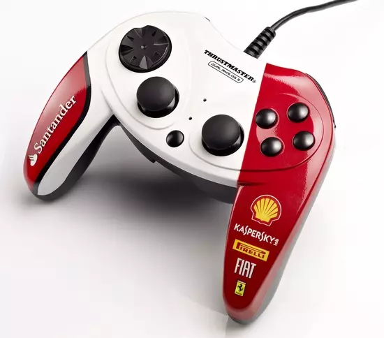 Throughmaster въведе два геймпада за феновете на Ferrari 40311_2