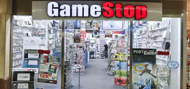 Gamestop dia nanambara fa ny varotra ny consoles dia nianjera taorian'ny fampandrenesana ny tetikasa Scorpio sy Ps4 Neo 42908_1