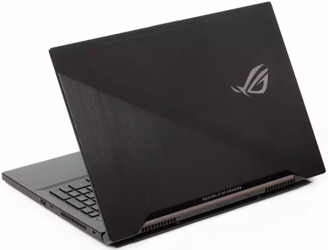 Asus Zephyrus m - laptop bez nedostataka 7106_12