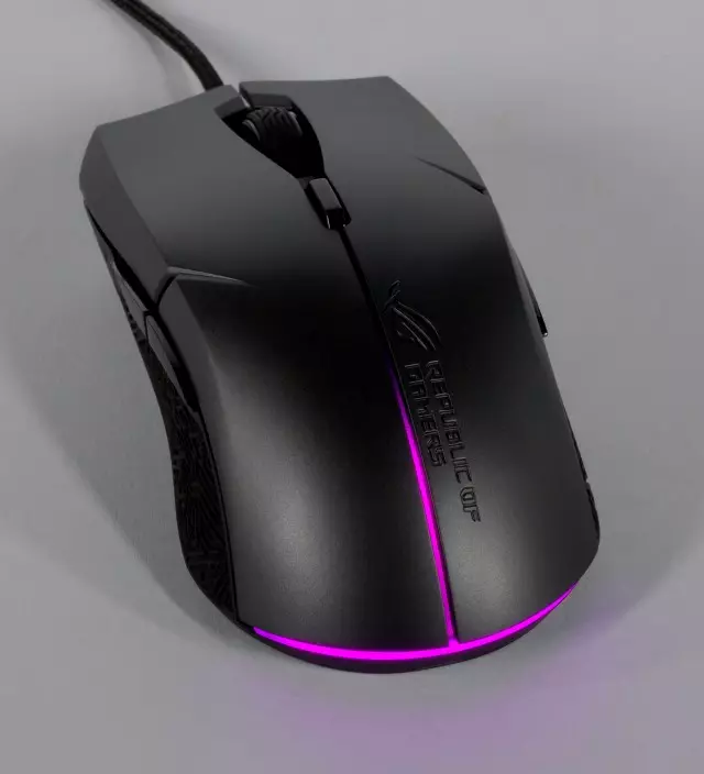 Muso kun anstataŭigeblaj paneloj Asus rog Strix evoluas 7247_21