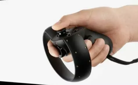 OCULUS TRIFTi lõplik versioon ja OCULUS Touch Controller on esitatud. Kiiver kaasas Xbox One Gamepad 82772_1